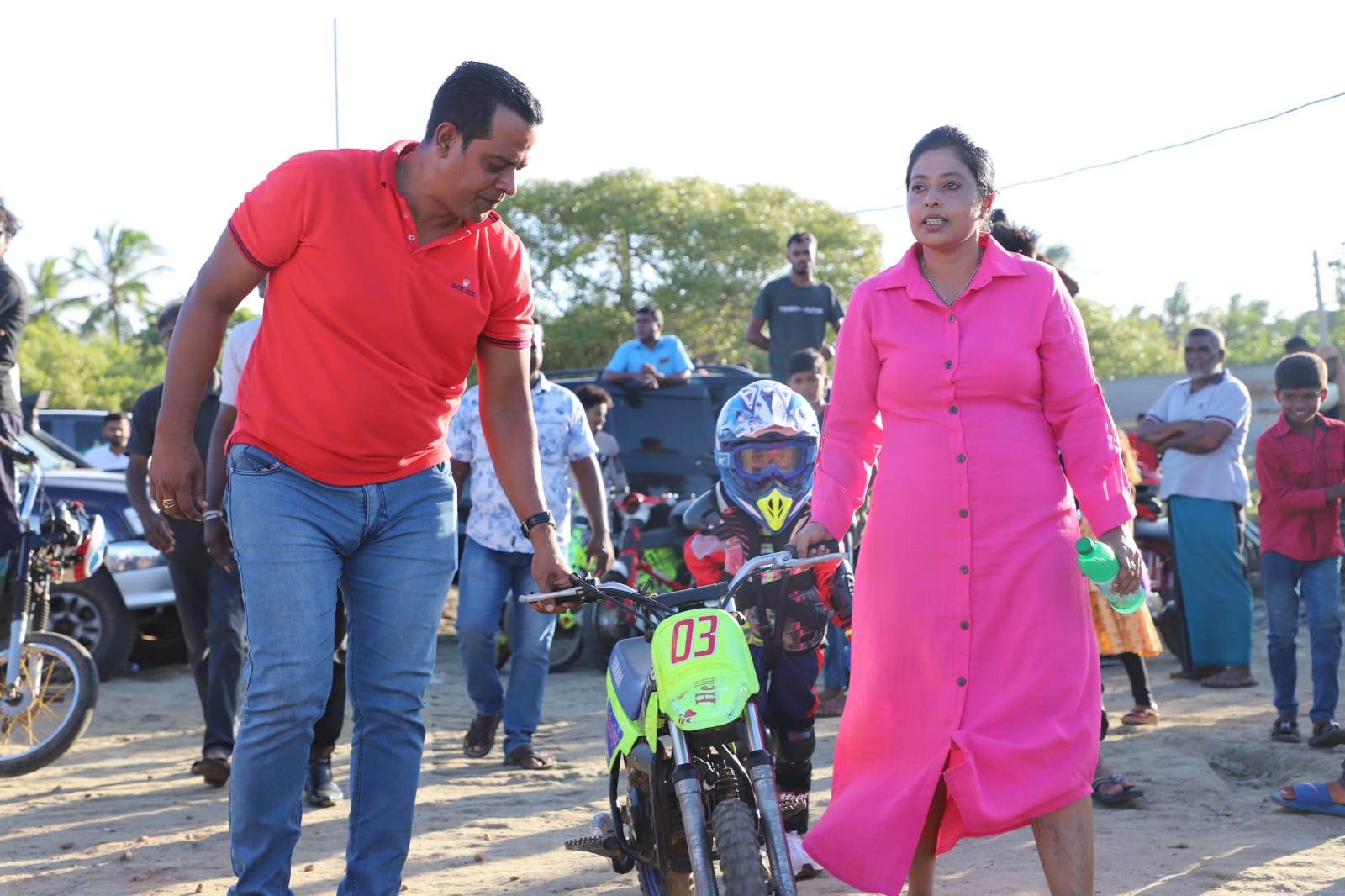 සමාජ ජාලාවල නිතරම අපහාසයට උපහාසයට ලක් වෙන සනත් නිශාන්ත අමාත්‍යවරයාගේ ...