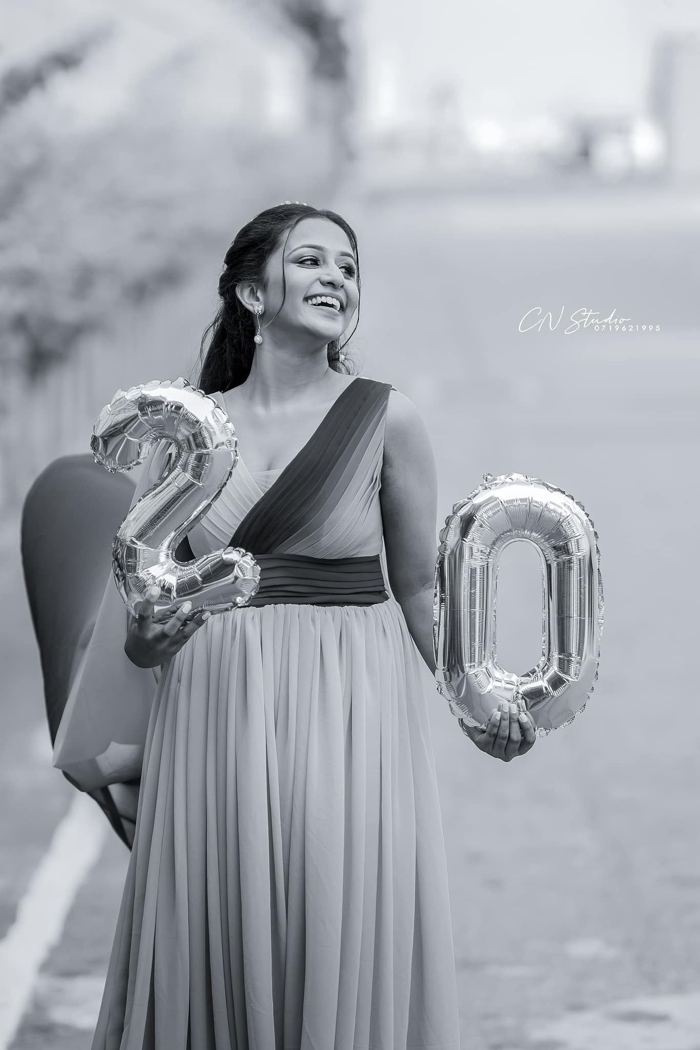 ගීතයෙන් සිත් වසඟ කෙරූ සඳලි එයාගේ 20 වෙනි උපන් දිනය සැමරුවේ මෙහෙමයි ...