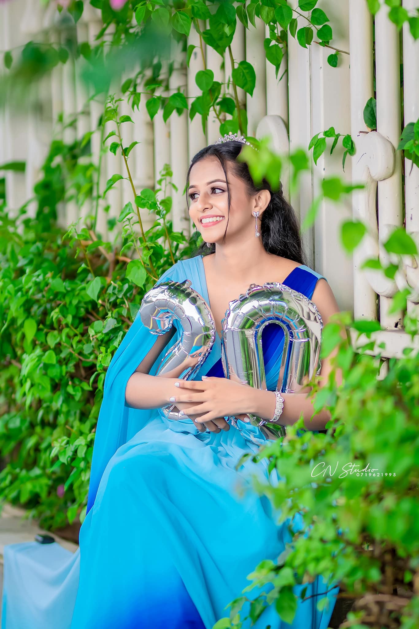 ගීතයෙන් සිත් වසඟ කෙරූ සඳලි එයාගේ 20 වෙනි උපන් දිනය සැමරුවේ මෙහෙමයි ...