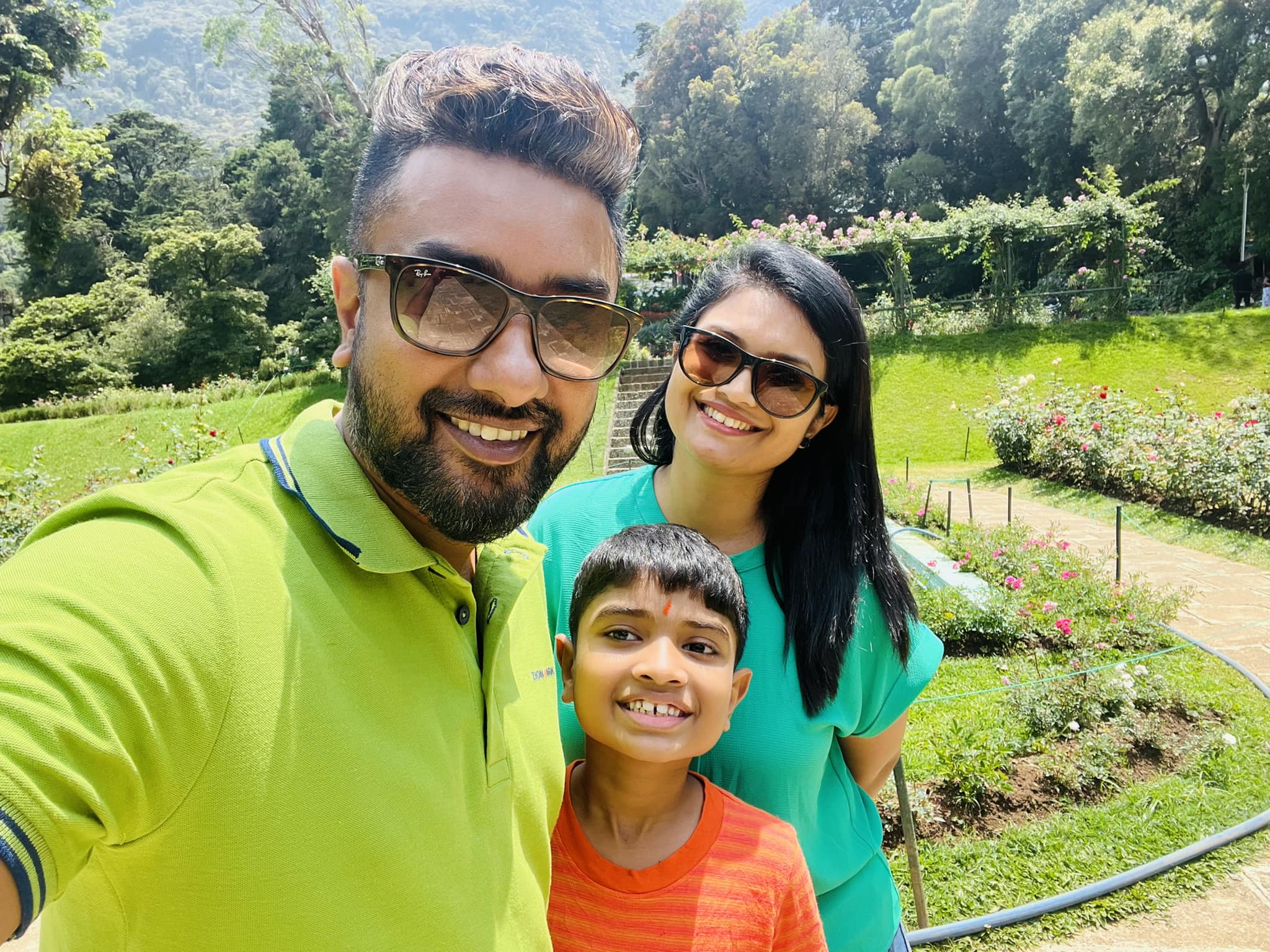 මට අපූරු නවාතැනක් තියෙනවා.. ඒක තමයි මගේ පවුල" ජනප්‍රිය ගායන ශිල්පී ...
