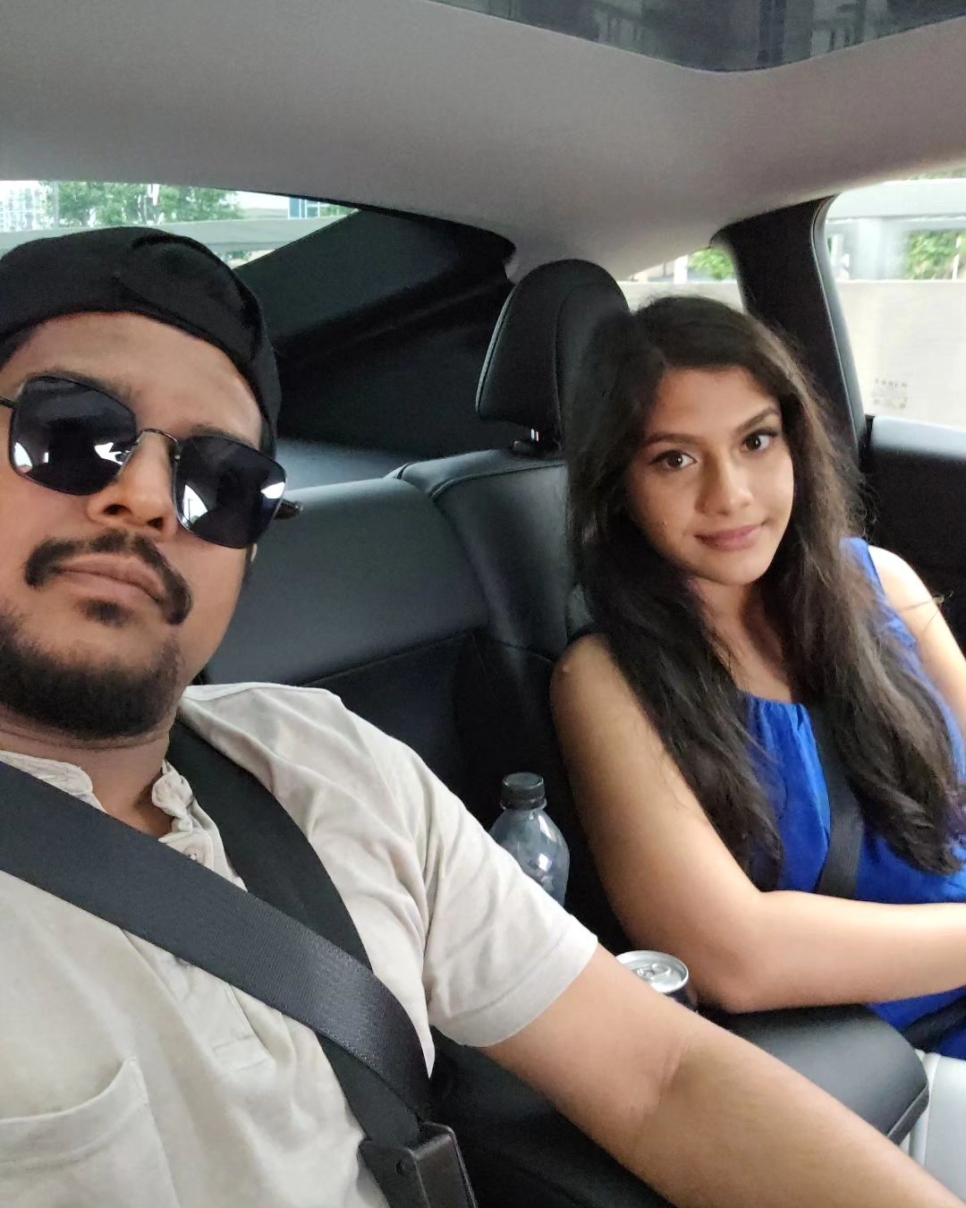හැමෝම ආදරය කරන සනුක සහ වින්ඩි රට අතහැරලා ගිහිල්ලාද? මෙන්න ලන්ඩනයෙන් ...