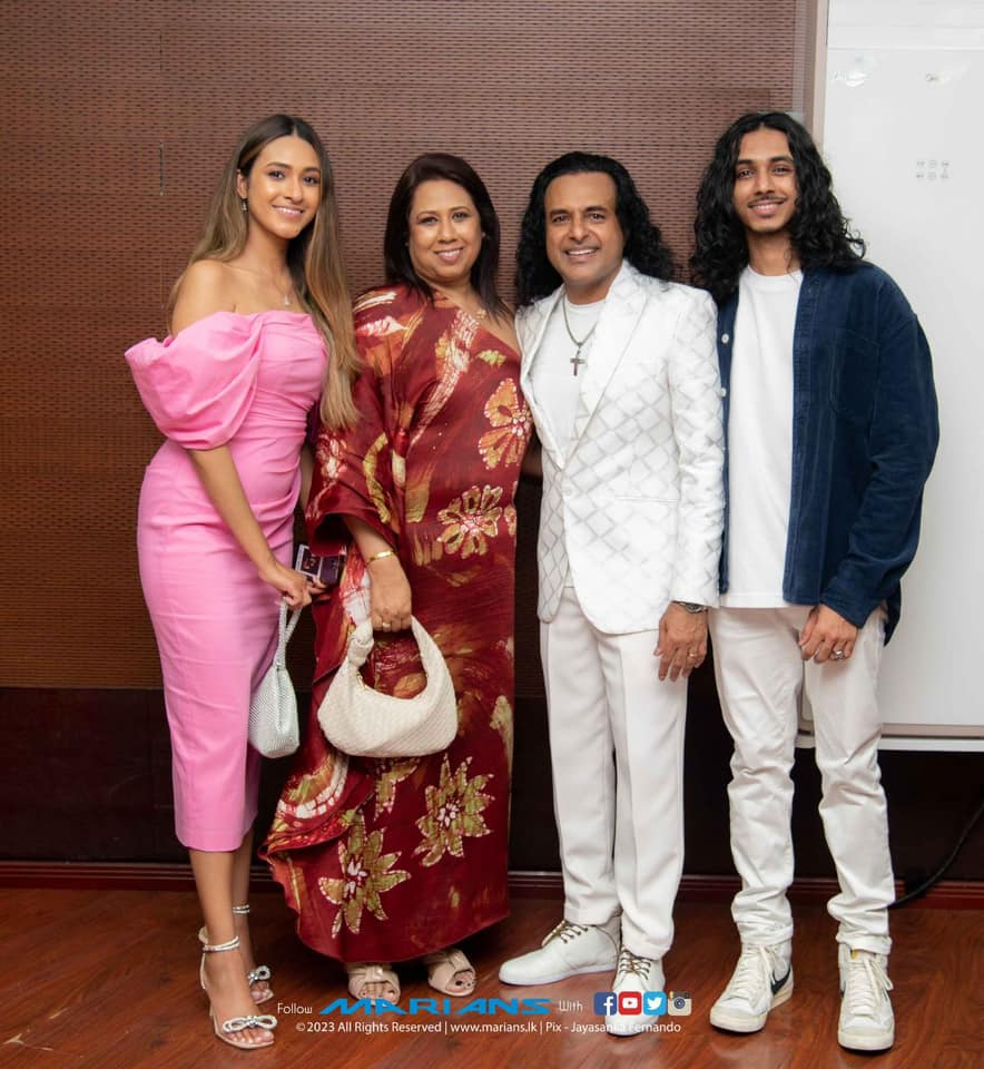 අද තරුව තමයි අම්මා... මේරියන්ස් නලීන් පෙරේරා දුවයි පුතයි එකතු කරගෙනම ...