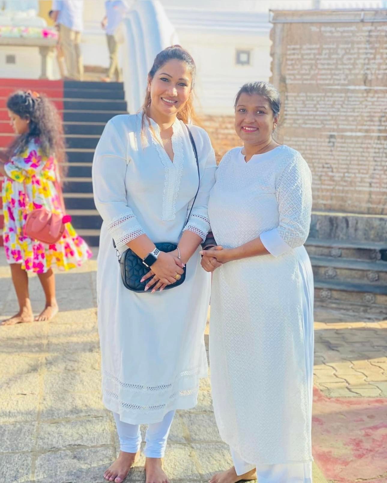 "කතරගමට ගියා තමයි.... මට හරි පාළුයි ළමයෝ..." "කතරගම වාසනායි මාලඹේ ...