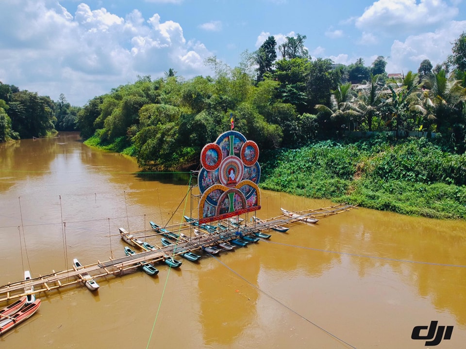"තොරණ බලන්න හෙට කළුතරට එන්න" සමාජජාලාවල ඈයෝ කියද්දී රට්ටුන්ගේ කතා අස ...