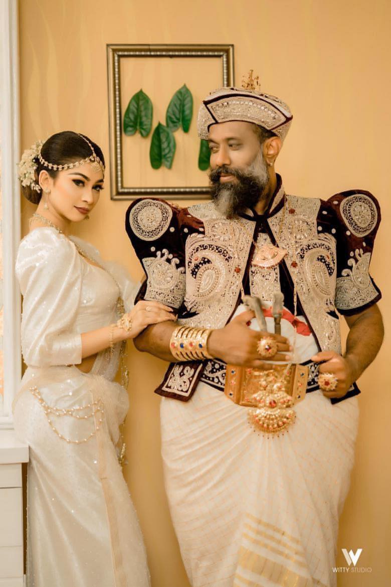 පුතේ මං බැන්දා පුතේ.. මගේ අප්පච්චියේ.. මෙන්න මේ අප්පච්චී බැඳලා ...
