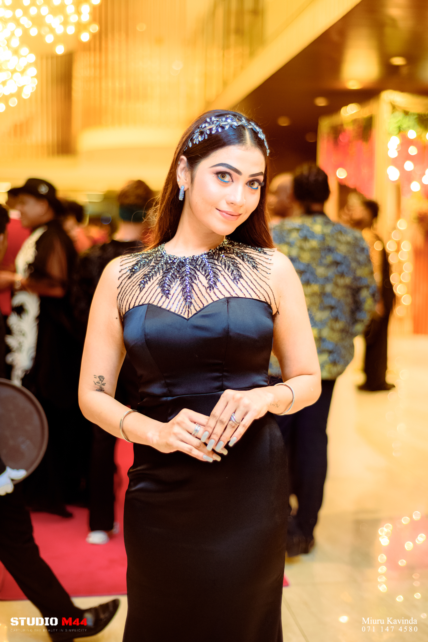 එයත් නිකං බොලිවුඩ් තරුවක් වගේ.. රුවන් එක්ක ෂෙරිල්නුත් හැඩ වෙලා ඒ ...