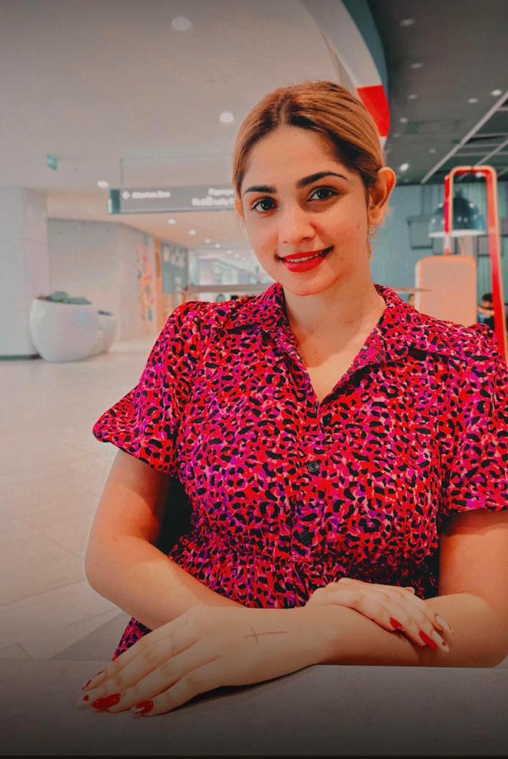හැමෝම කතා කරපු, හින්දි නිළියක් වගේ ලස්සන එයා මෙන්න.... චන්දිමාල්ගේ ...