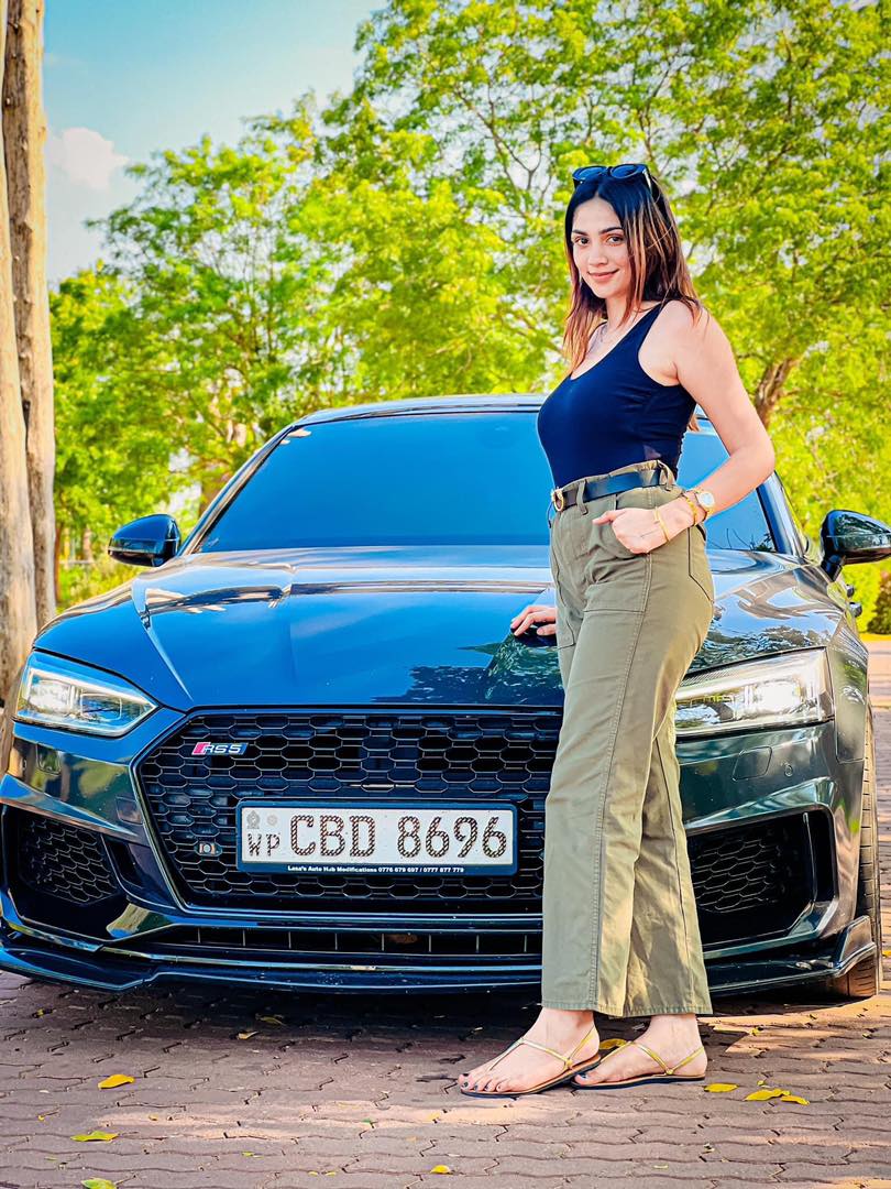 හැමෝම කතා කරපු, හින්දි නිළියක් වගේ ලස්සන එයා මෙන්න.... චන්දිමාල්ගේ ...