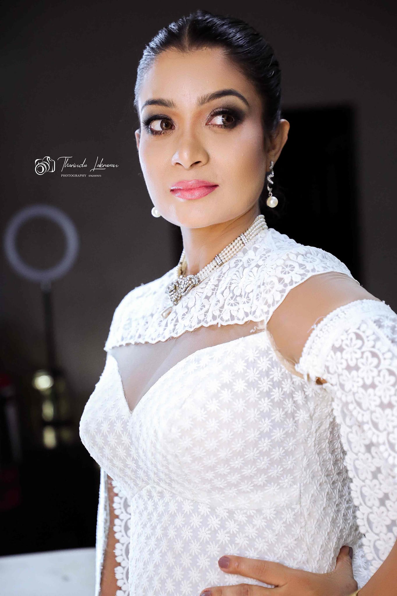 අම්මෝ එයාගේ ලස්සන... එයා නිකන් සුදු හංසියක් වගේ... කවදත් හැමෝගෙම ආදරය ...