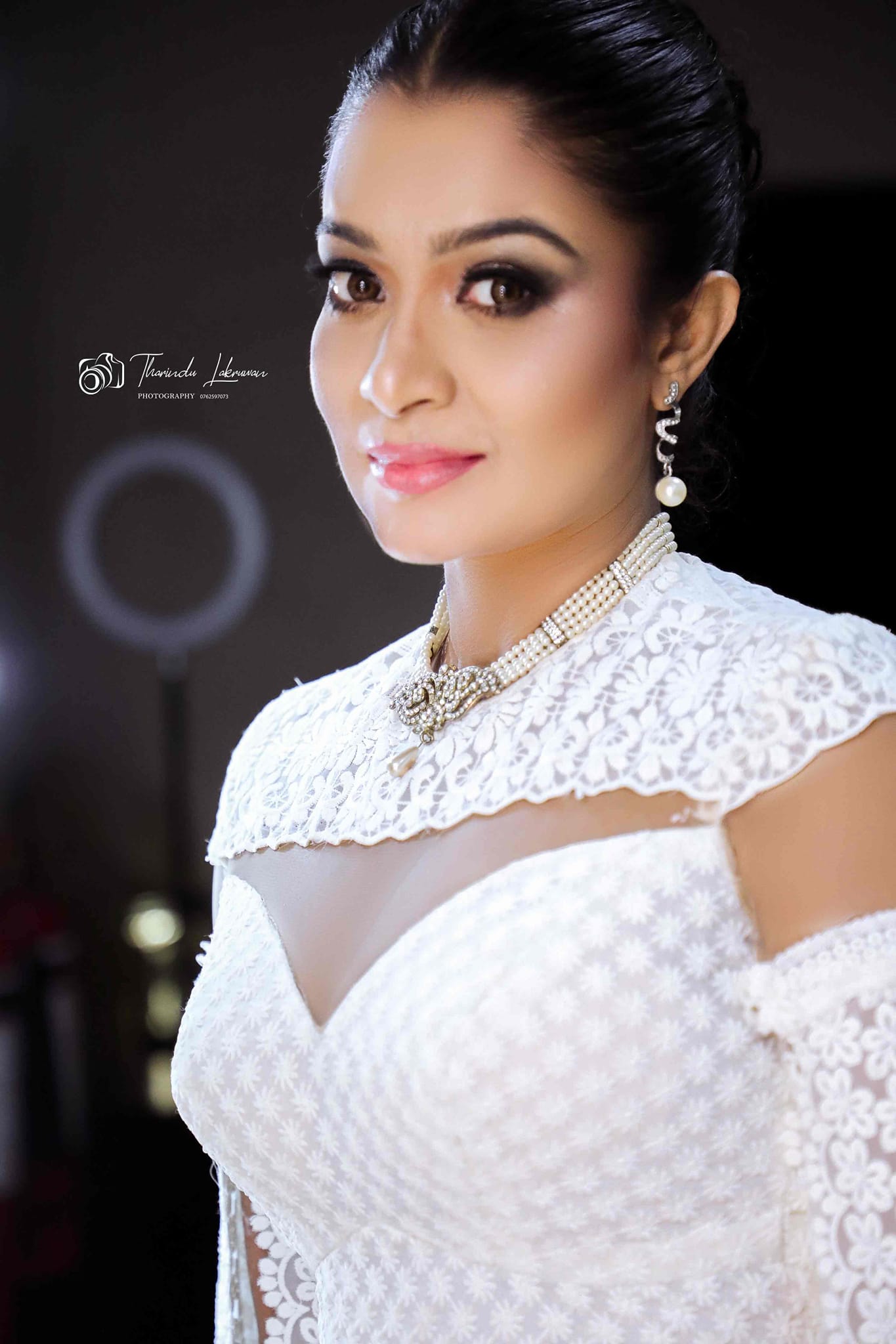 අම්මෝ එයාගේ ලස්සන... එයා නිකන් සුදු හංසියක් වගේ... කවදත් හැමෝගෙම ආදරය ...