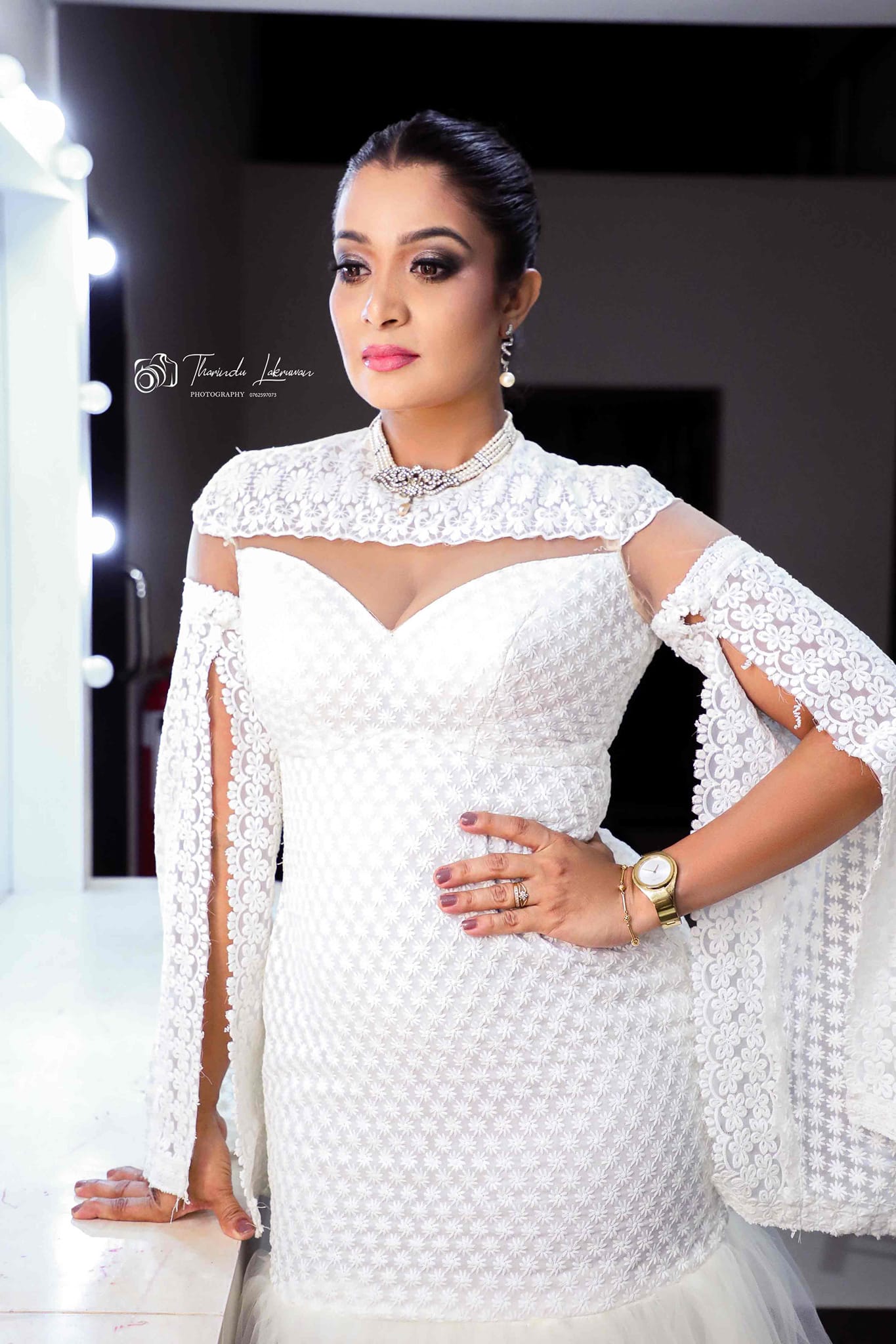 අම්මෝ එයාගේ ලස්සන... එයා නිකන් සුදු හංසියක් වගේ... කවදත් හැමෝගෙම ආදරය ...