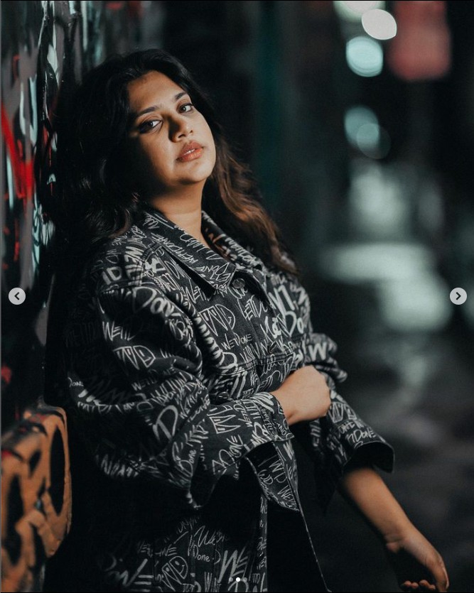 සෙනාලි ඕස්ට්‍රේලියාවේ පාරවල්වල මොකද මේ කරන්නේ - Senali Fonseka - Hiru ...