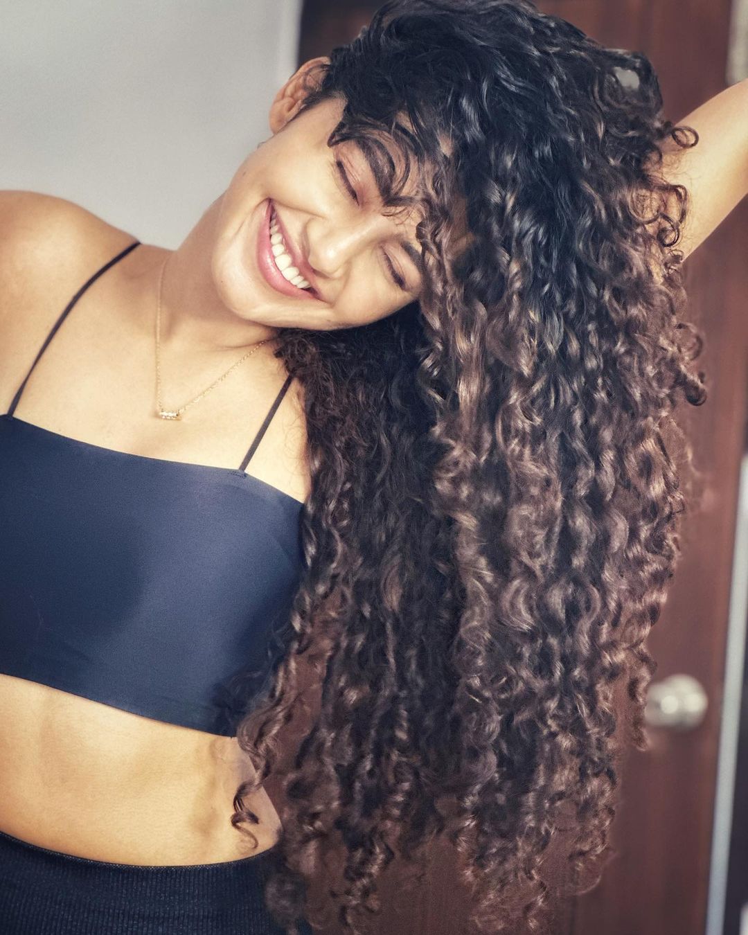 "කොන්ඩෙ ක්‍රේල් කෙල්ලෙක් නම් හා අම්මේ" කේරළ සිනමාවේ සුරූපිණිය අනූපමා ...