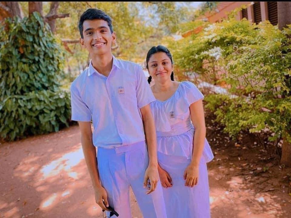 මෙහෙම අඳින ඉස්කෝලයක් තියෙනවා කියලා දන්නවා ද? නිල ඇඳුම වෙනුවට ළමා සාරිය ...