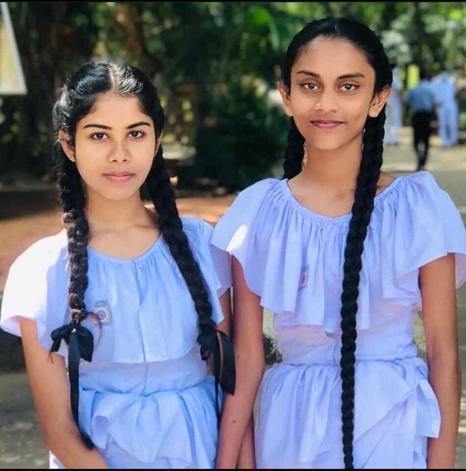 මෙහෙම අඳින ඉස්කෝලයක් තියෙනවා කියලා දන්නවා ද? නිල ඇඳුම වෙනුවට ළමා සාරිය ...