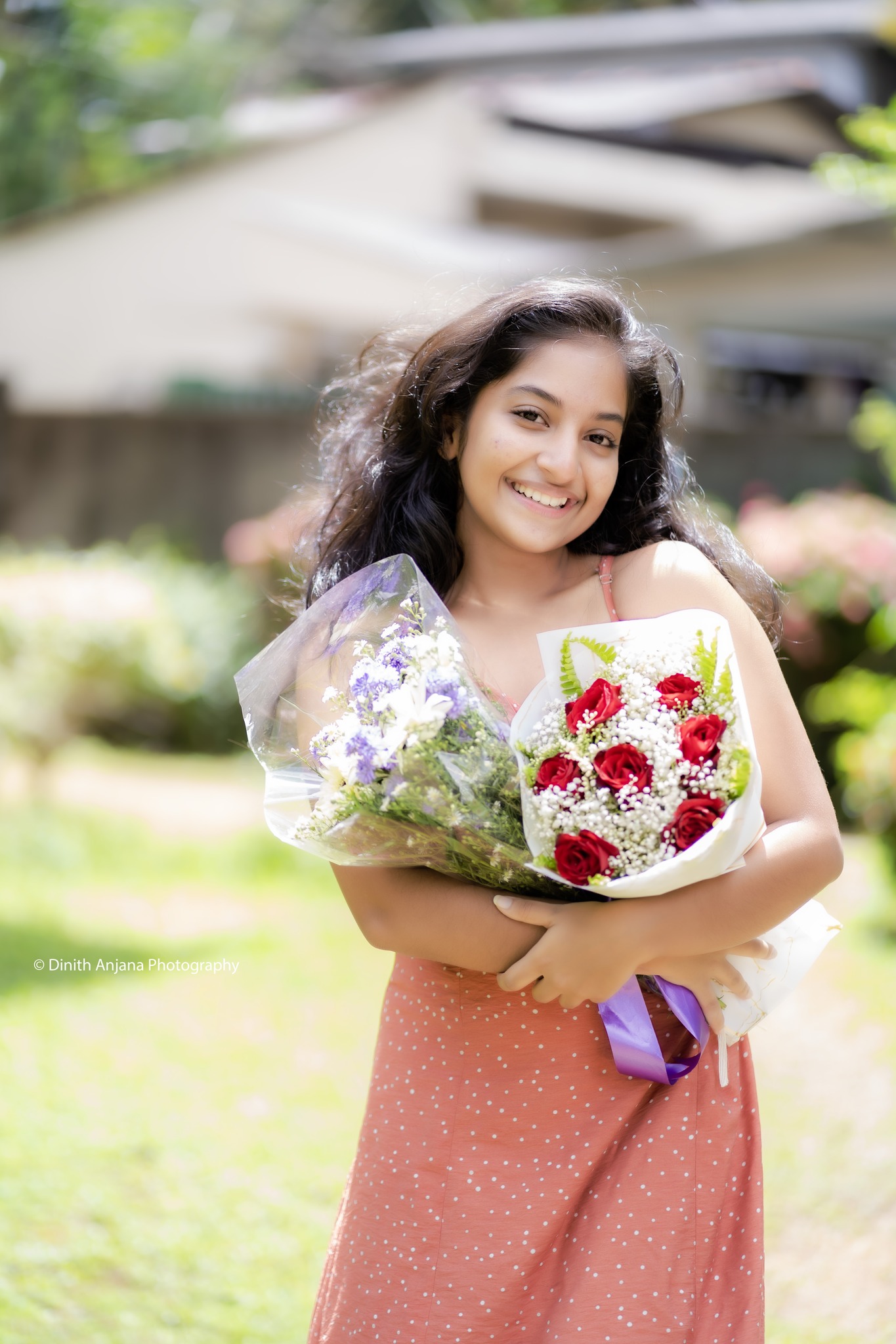 පවුලේ හැමෝම ආදරේට එයාට කියන්නෙ චූටි නෝනා කියලා... මේ බලන්නකෝ චූටි නෝනා ...