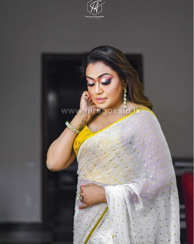 අවුරුදු 15ක් තිස්සෙ පස්සෙන එනවා ඒ මනුස්සයා. 31 රෑ ෂෝ එක ඉවර වෙලා යන ...