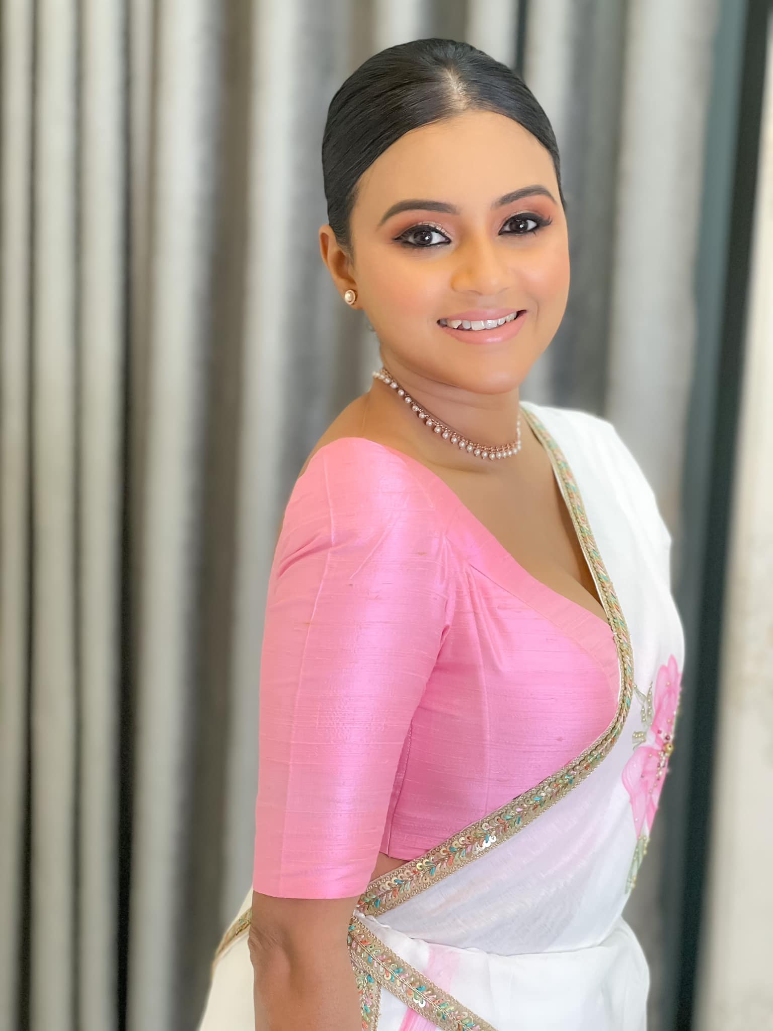 "අලුත් අවුරුද්ද අග්ගිස්සෙ ඉන්නකොට..." ඒ දෙන්නා දැන්මම ඉඳලා සිංහල අලුත් ...