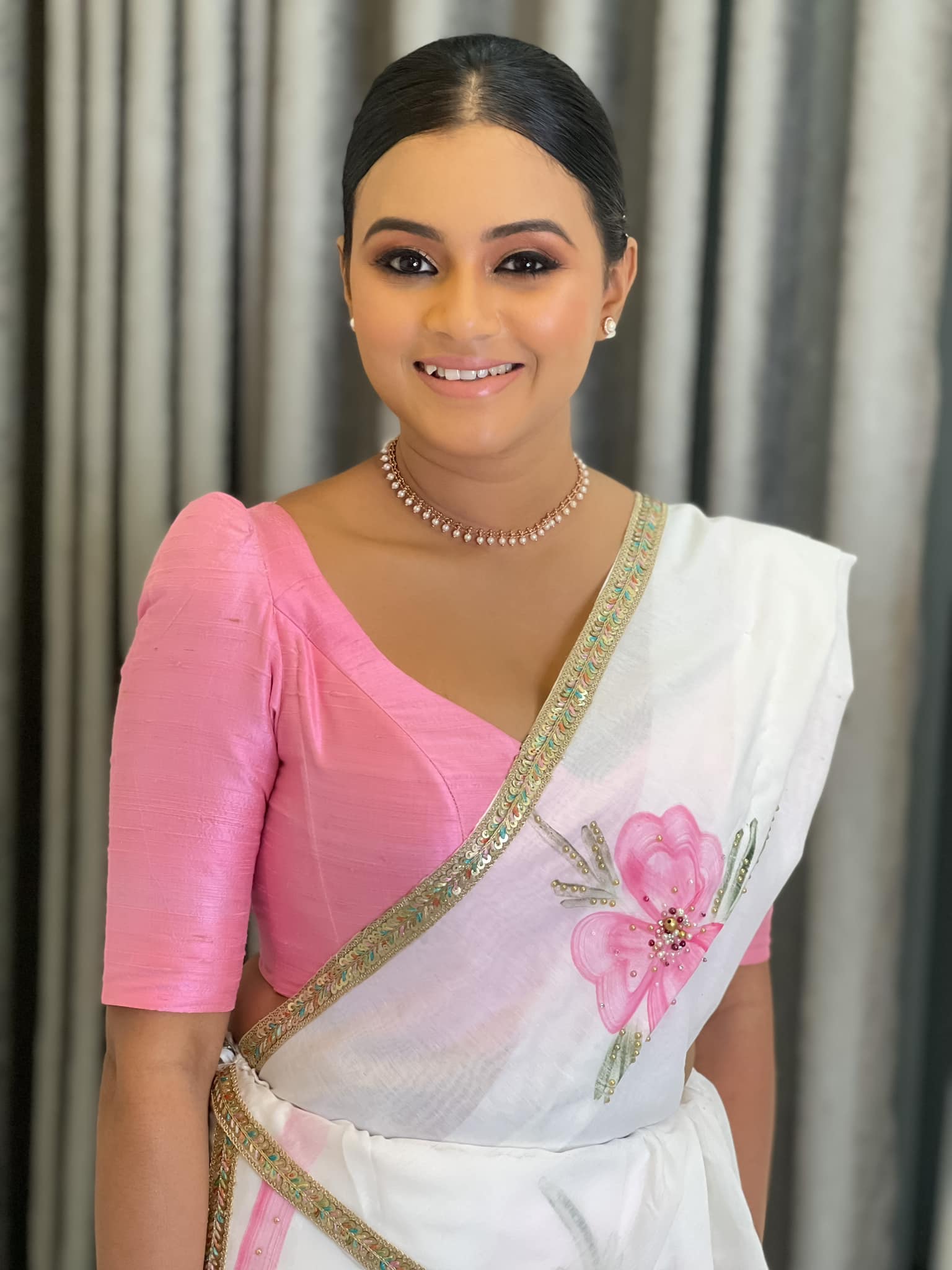 "අලුත් අවුරුද්ද අග්ගිස්සෙ ඉන්නකොට..." ඒ දෙන්නා දැන්මම ඉඳලා සිංහල අලුත් ...