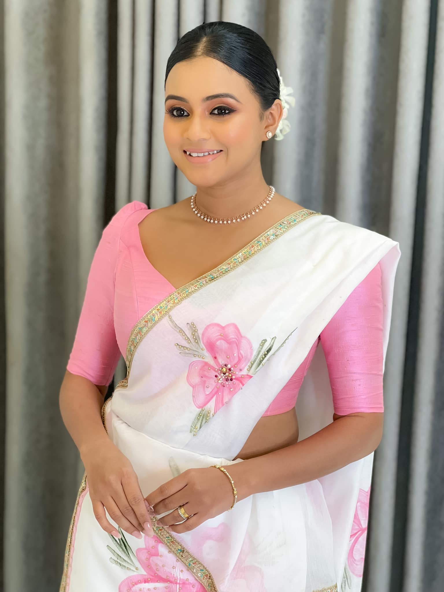 "අලුත් අවුරුද්ද අග්ගිස්සෙ ඉන්නකොට..." ඒ දෙන්නා දැන්මම ඉඳලා සිංහල අලුත් ...