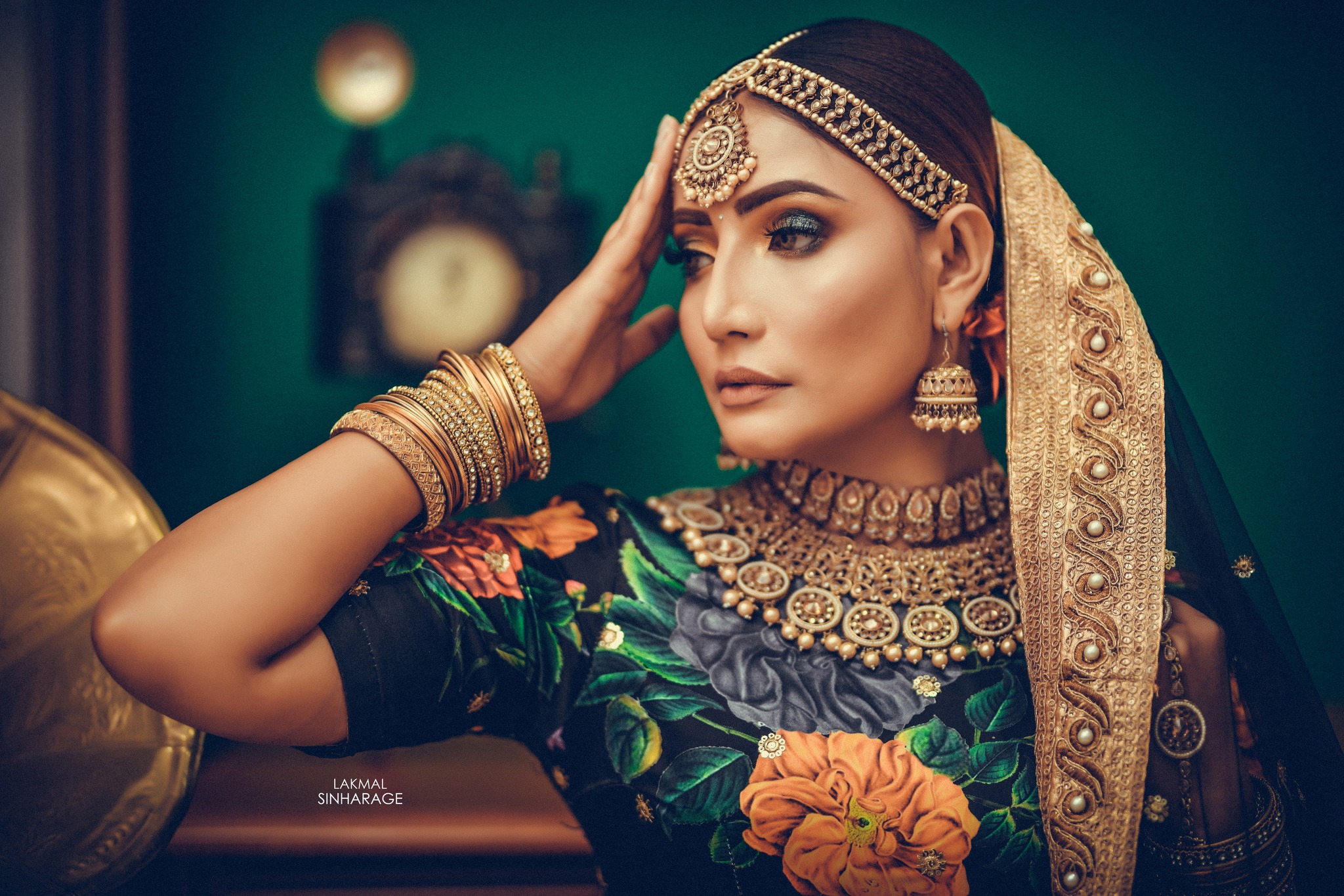 ඉන්දියාවේ නිළියො පරාදයි ඉතින්... මීට කලින් ටීනව, මේ විදියට දැකලා ...