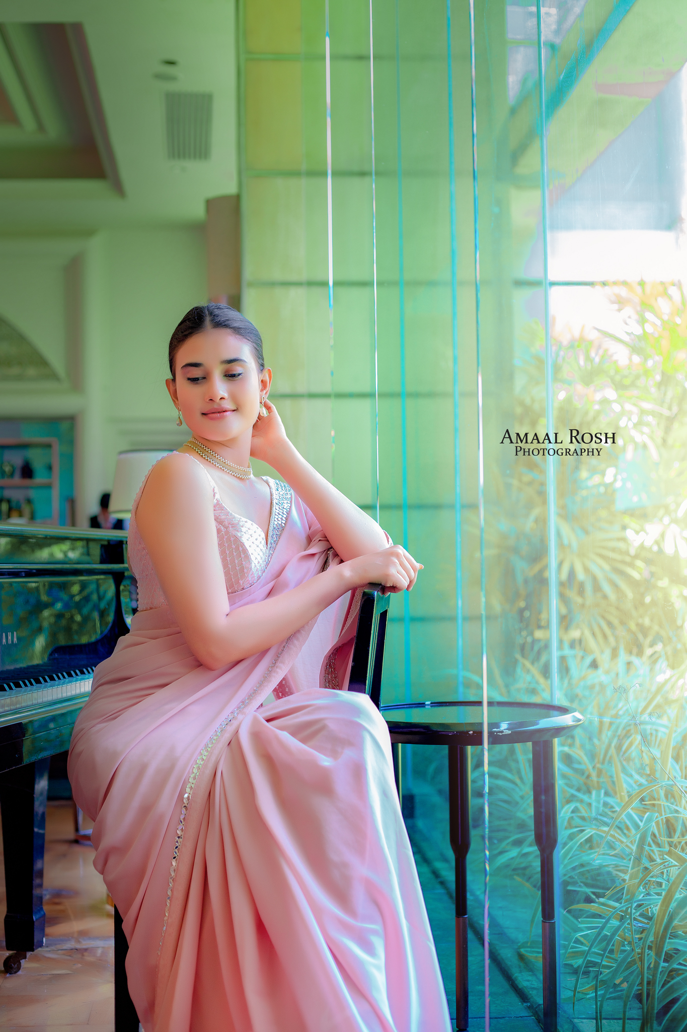 එයා තවත් ලස්සන වෙලා නේද? හැමෝම කතා කරන දුශේනි ද සිල්වාගේ අලුත්ම ...