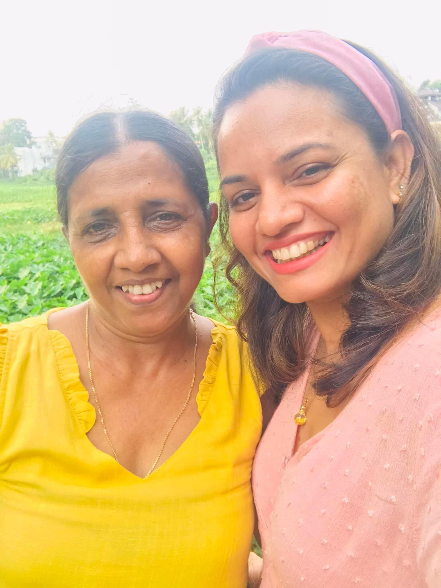 "ශක්තිමත්ම කාන්තාවක්... මගෙයි නංගිගෙයි පිටිපස්සෙන් ඉන්න නිසයි අද අපි ...