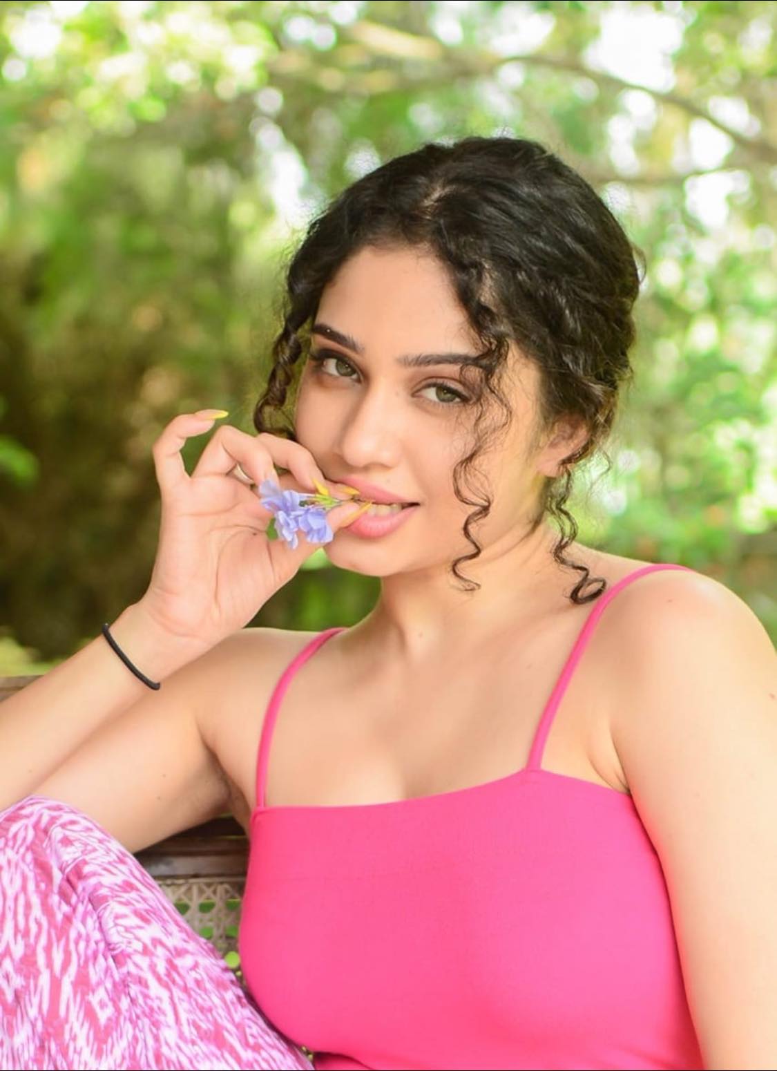 "ගොඩක් අය අහනවා මම Lenses දානවාද කියලා... මේ මගේ Natural Eyes" " එයාලා ...