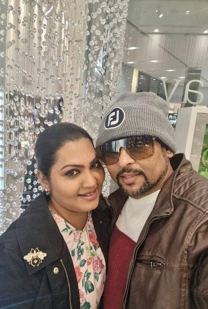 "මගේ අන්තිම හුස්ම වෙනකන් මම ඔයාට ආදරේ කරනවා" "ඔයාගේ ඔය හිනාව තමයි මගේ ...