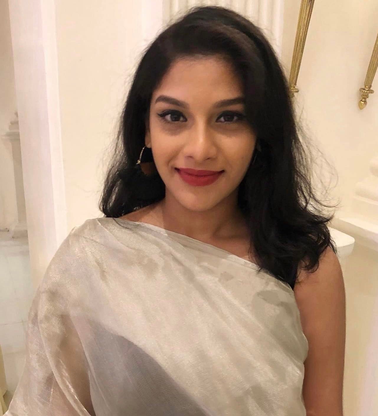 සනුක කොහෙද මේ වින්ඩිව එක්කන් යන්නේ.. මේ වින්ඩි කාලයක් පෙරුම් පුරලා ගිය ...