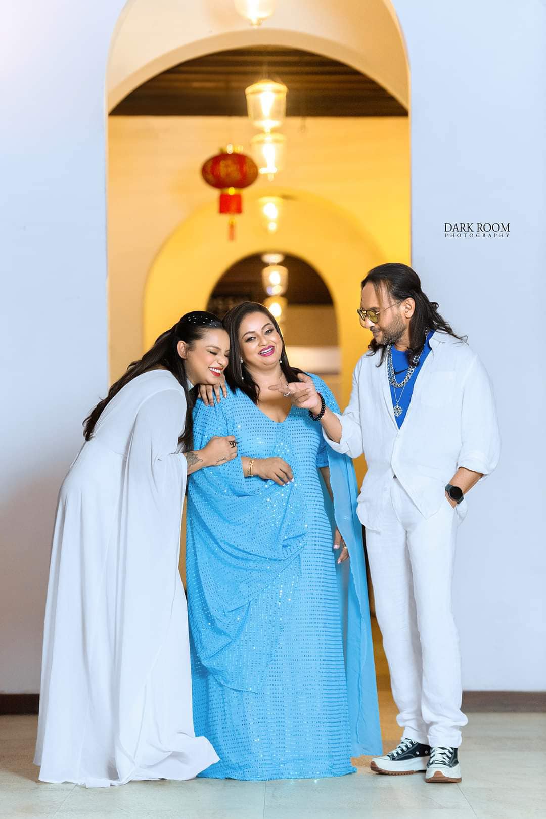 "තාරුකා පෙලෙන් එහා සේද නිල් ගුවන්තලේ..." - ඒ තුන් දෙනා ගේ ලස්සන ...