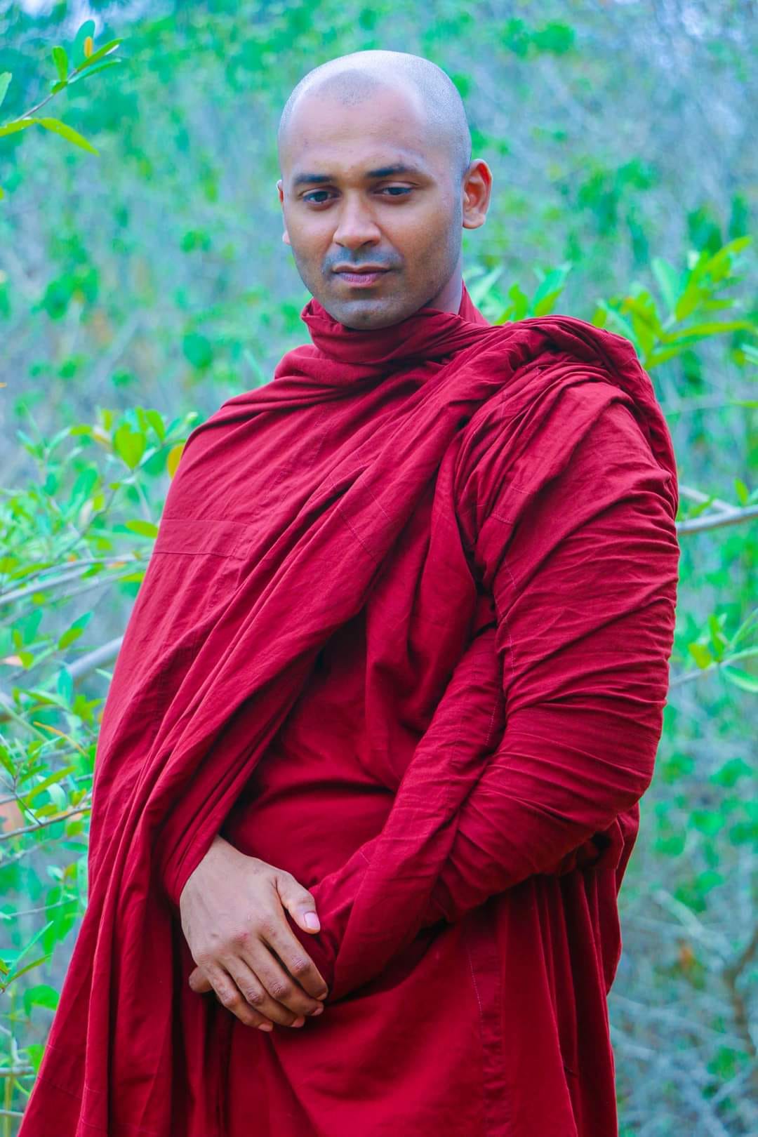 "තවත් කල් හිඳින්නද... ගිහි ගෙයම ගිනි ගොඩක්'' සියලු සම්පත් අතෑරදා උතුම් ...