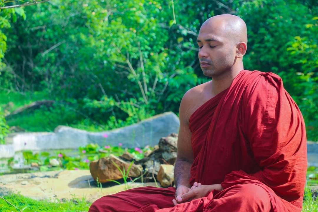 "තවත් කල් හිඳින්නද... ගිහි ගෙයම ගිනි ගොඩක්'' සියලු සම්පත් අතෑරදා උතුම් ...