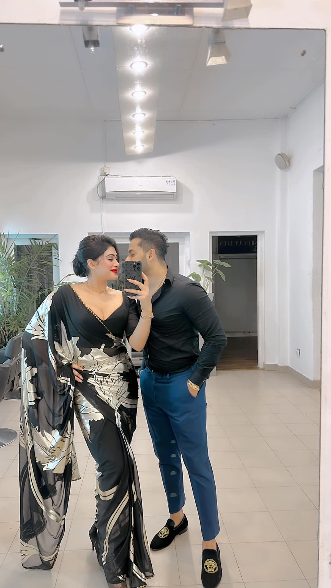 "ඇලට් එකේ ඉන්න ඕනි.නැත්නම් ඔය පිරිමි කියන ජාතිය සත පහකට ශුවර් නැහැ ...