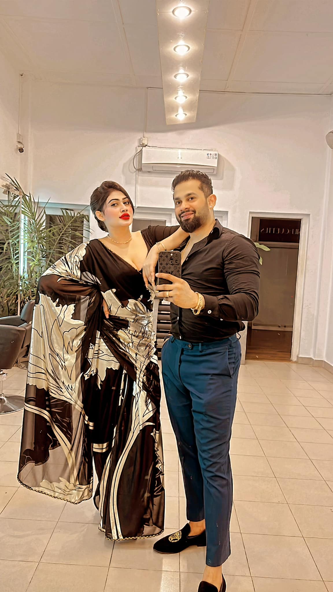 "ඇලට් එකේ ඉන්න ඕනි.නැත්නම් ඔය පිරිමි කියන ජාතිය සත පහකට ශුවර් නැහැ ...