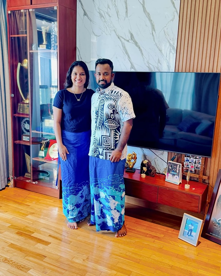 අපේ ක්‍රිකට් තරු අලුත් අවුරුද්ද පිළිගත්ත හැටි මෙන්න.. - Cricket SL ...