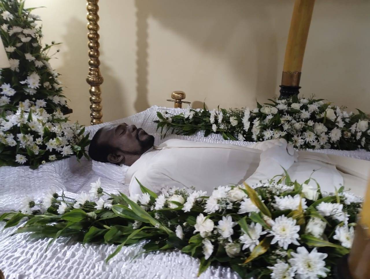 වත්තේ ගේ ළඟ නිසල නිවහනට යන පාලිත තෙවරප්පෙරුම - Photos - Palitha ...