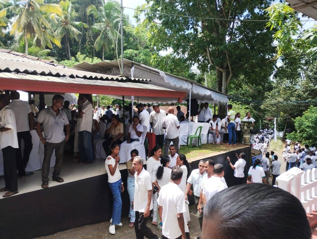 වත්තේ ගේ ළඟ නිසල නිවහනට යන පාලිත තෙවරප්පෙරුම - Photos - Palitha ...
