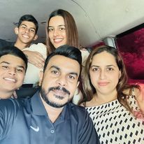 "සදා රැඳෙනු සිතේ ඔබයි මගේ ජීවිතේ.." අද ඇයට විශේෂ දවසක්.. - Roshan ...