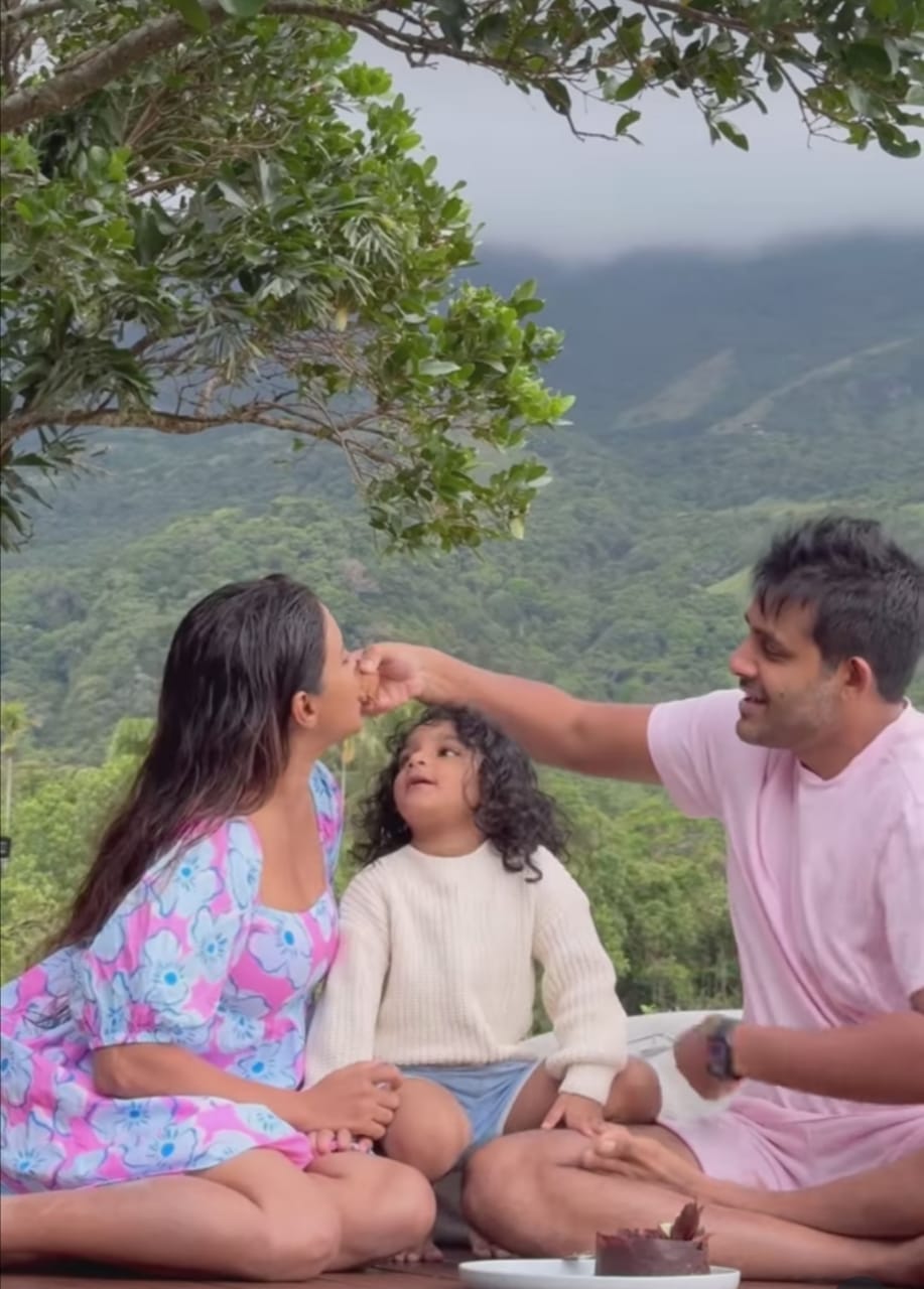 ආදරණීය කුරුළු කැදැල්ල සතුටෙන් පිරුණු තවත් මොහොතක්... - Saranga ...