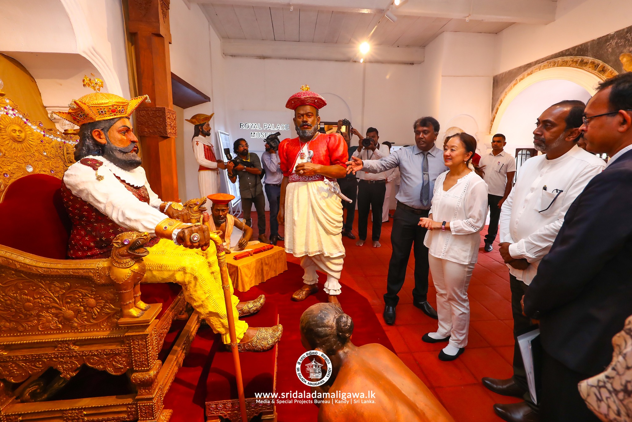 ශ්‍රී වික්‍රම රාජසිංහ රජු යළි මහනුවර මාලිගාවට - Photos - King Sri ...