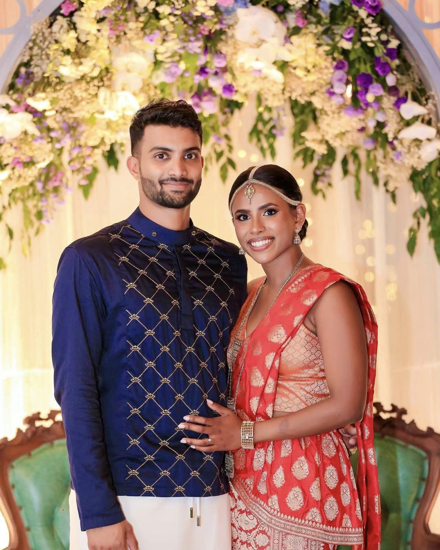 "ඒ ආදරේ ලෝකයක් වගේ ...මහ විශාලයි" - පුතා, ලේලියත් එක්ක ගෙදර එනකන් මග බලන් හිටිය තාත්තා ...