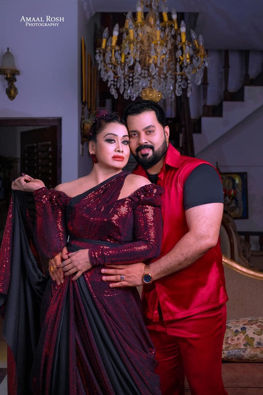 සිනා පිපෙනා අලුත් වසන්තයකට පියමැන්න ඒ දෙන්නාගේ ආදරය එන්න එන්නම ...