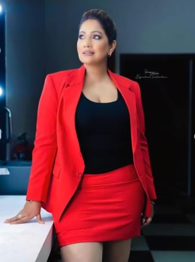 "ආදරය නැති හිනාව රැදෙන්නේ නැති තැනක නම් ඉන්න එපා..." ඇය මෙහෙම කිව්වේ ...
