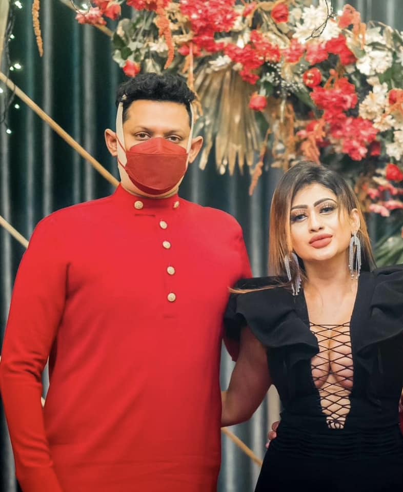 "නැන්දි මාර විදිහට සප්‍රයිස් වුණා..." - චන්දිමාල්ගේ රාජකීය සාදයට කලින් ...