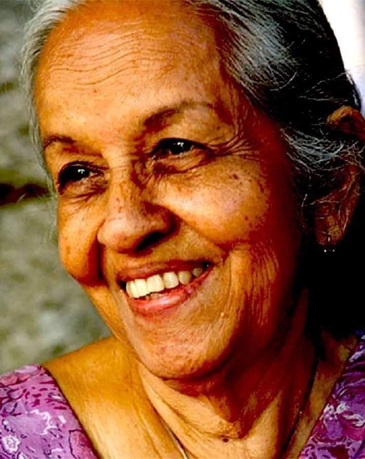 මීදෙණිය වලව්වේ ආදරණීය සුදු ආච්චිට සුබ උපන්දිනයක්! - Photos - Airangani ...