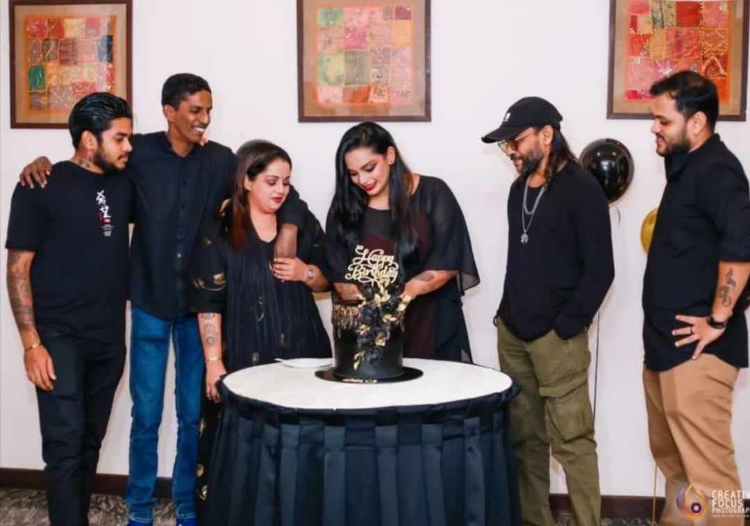 "මගේ ජීවිතේ පාට පිරුණු දේදුන්නක් නෙවෙයි.. ඒත් මගේ ජීවිතේ පාට කරන්න මේ ...