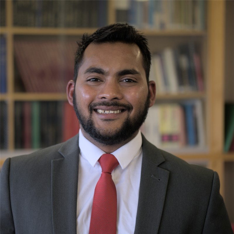 ඔහු අපේ රටට ආඩම්බරයක්.. සමාජයට ගැන හිතන තරුණ නීතීඥවරයාට ඔස්ට් ...