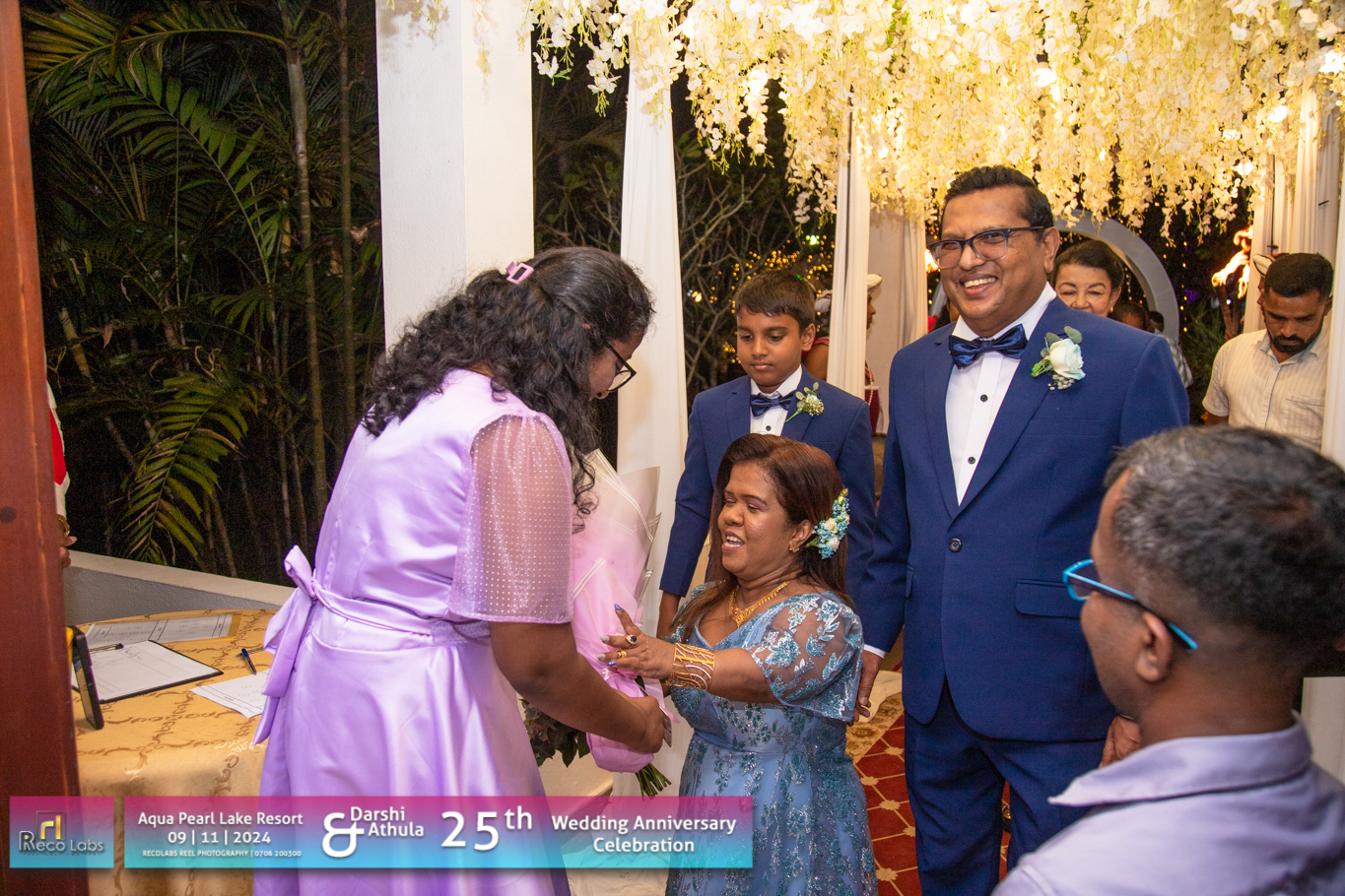ඇය සැමියා ගැන ආඩම්බර වෙන බිරිඳක්.. සියලු බාධක ජයගෙන එක්ව අත් අල්ලන් ගිය ...