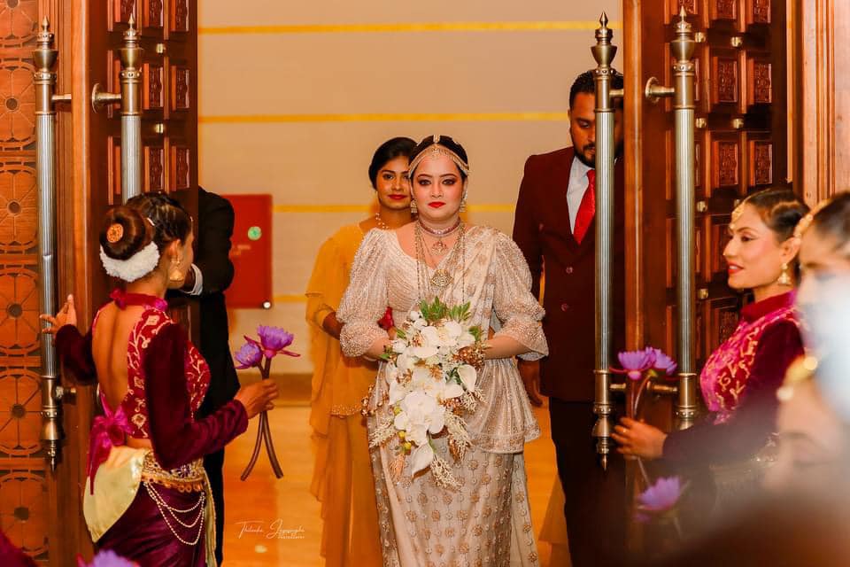 එදා ගොඩක් විශේෂ දවසක්.. රූපලාවන්‍ය ක්ෂේත්‍රයේ කවුරුත් හඳුනන ඇය ඇයි ...